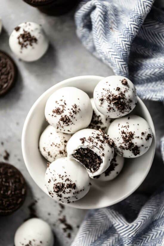 3-Ingredient Oreo Balls (Easy No-Bake Recipe) - Baking A Moment