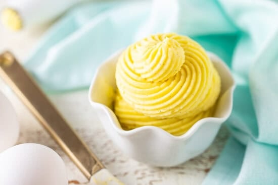 German Buttercream: A smooth, fragrant vanilla filling or frosting ...