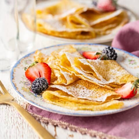 How to Make Crepes: Easy tutorial for lacy-thin crepes in minutes ...